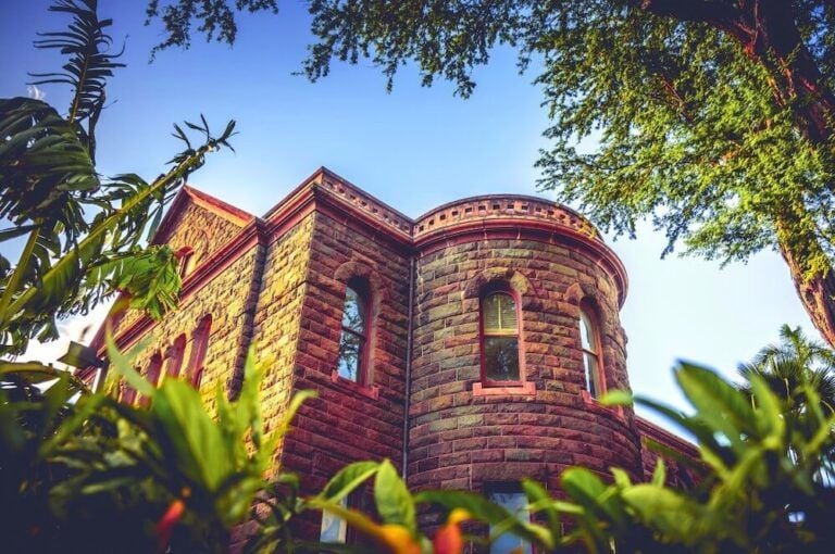 17 Unbelievable Historical Places in Hawaii to Visit (2023)