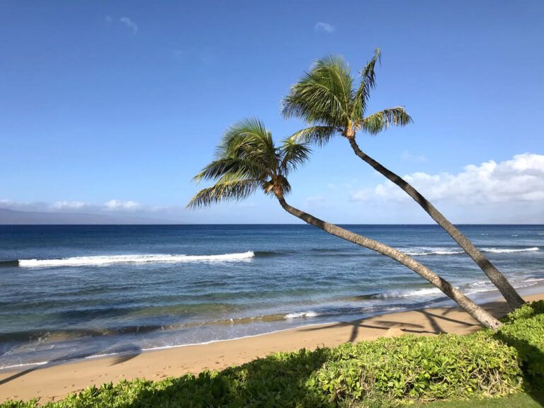 What's it Like to Visit Hawaii in April? (2023)