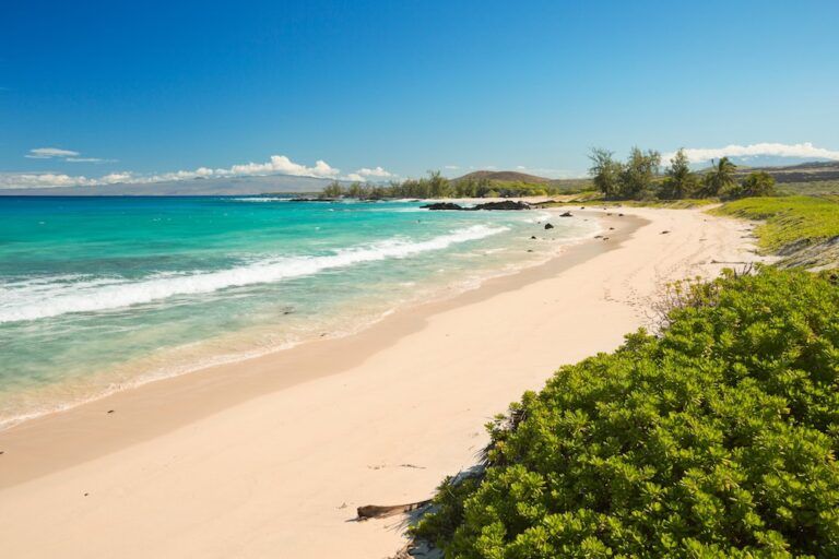 What's it Like to Visit Hawaii in April? (2023)